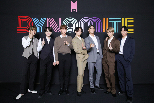 방탄소년단 다이너마이트 Mv 15일 만에 3억뷰 돌파
