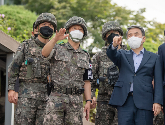 이종섭 국방장관, 추석연휴 마지막날 백골부대 GOP 방문 장병 격려