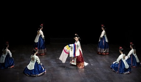 춤전통예술원 한국 춤 기반 무대