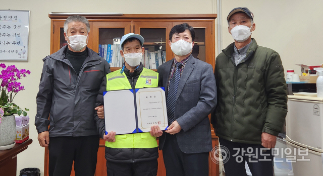 영화 ‘맨발의 기봉이’ 주인공 엄기봉씨, 교통안전 지킴이로 변신