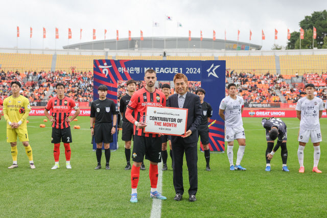 강투지 선수·김소영 대리가 강원FC 9월의 공헌상 수상자 선정