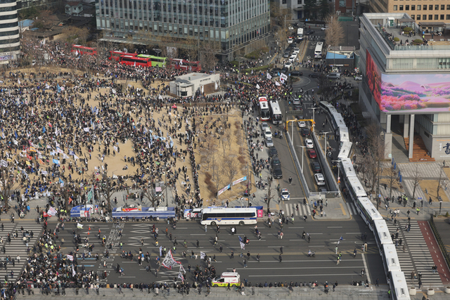 尹 선고 전 마지막 주말집회 되나…서울 도심 탄핵 찬반 집회 총력전