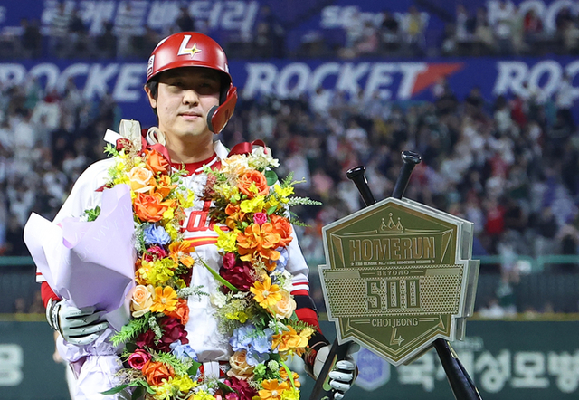 최정, KBO리그 첫 500홈런 폭발…SSG는 짜릿한 뒤집기로 3연승