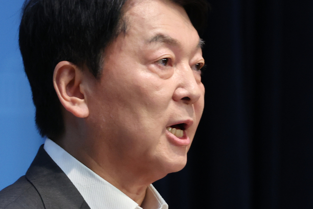 안철수 “이 대통령, 변호인들 인질 된 상태… 이들의 입에 임기 달려”