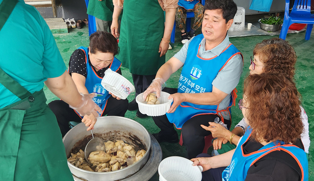 철원 동송농협, 취약계층 삼계탕 봉사활동 눈길