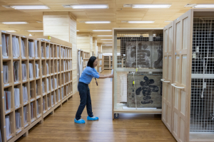 경복궁 주차장 지하에 자리잡은 국립고궁박물관 수장고 첫 공개